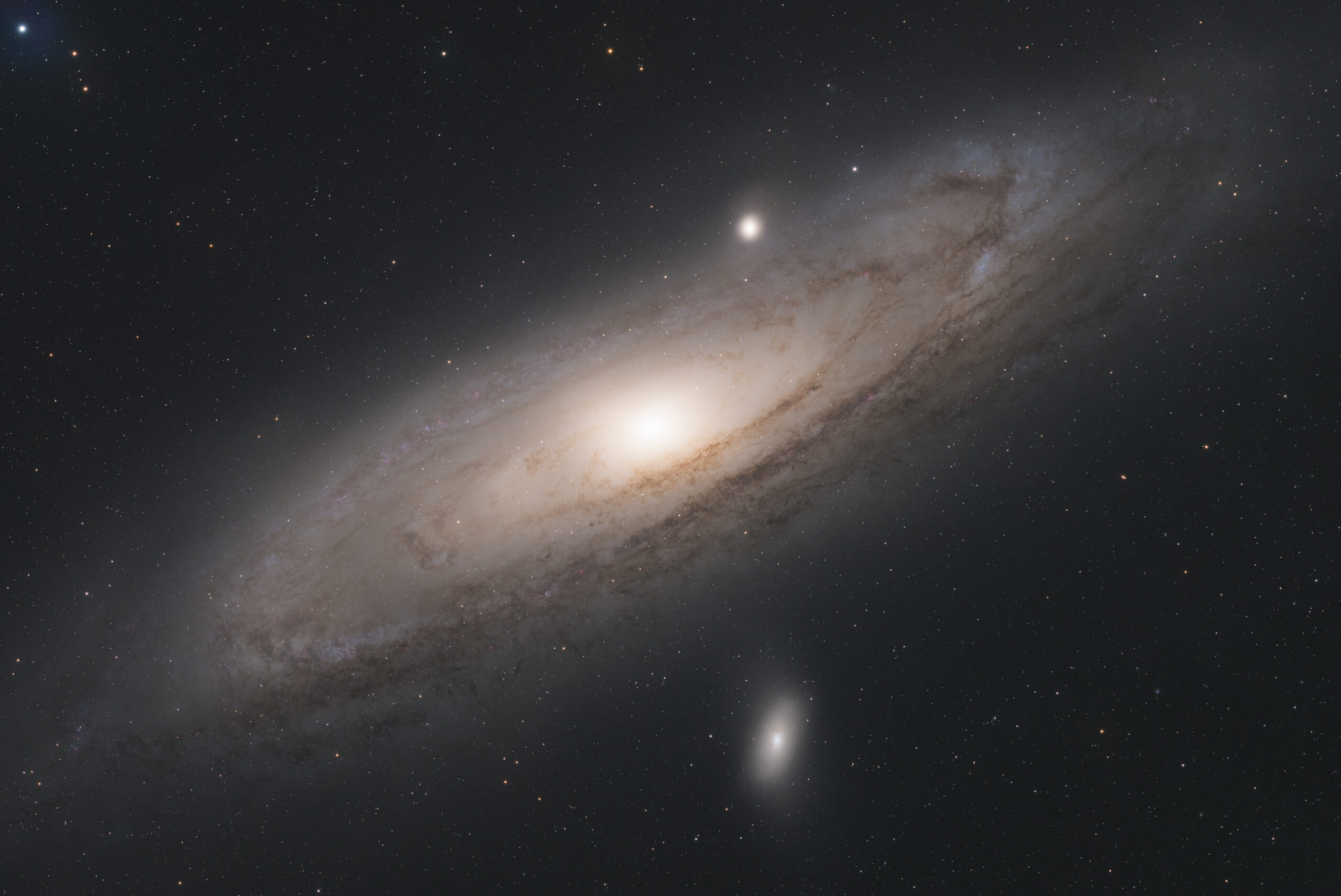 Andromeda Galaxy (M31): A Deep-Sky Classic - Starry Mind
